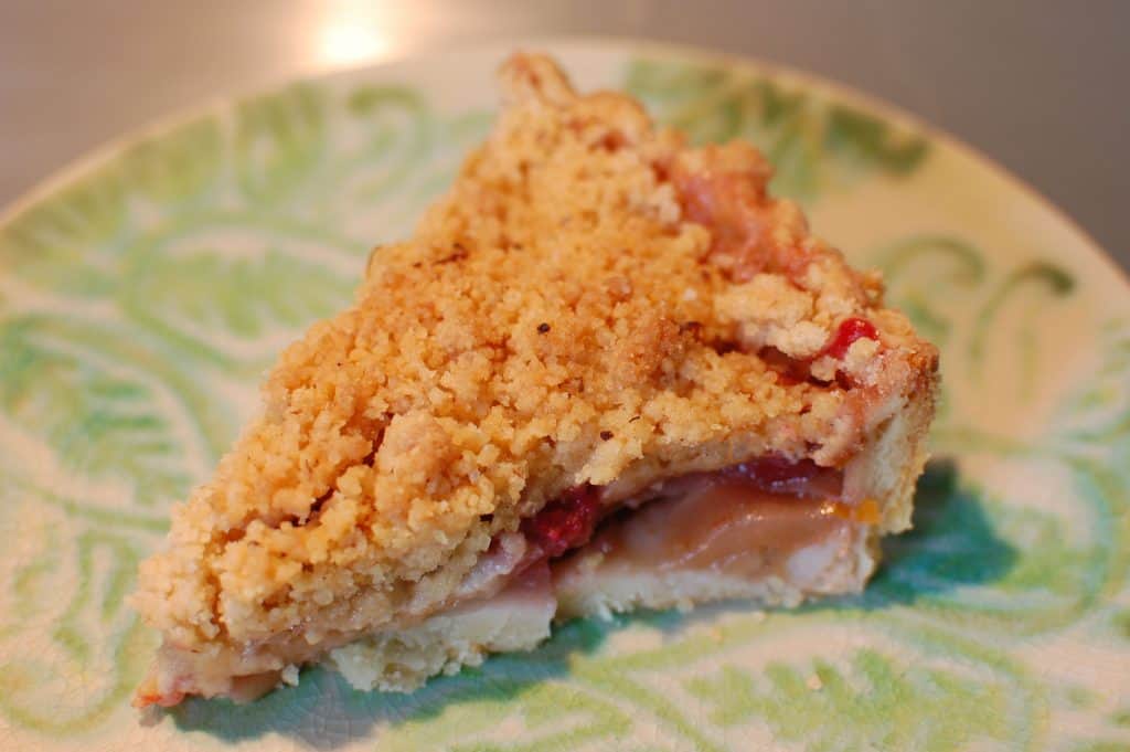 Tarte crumble aux pommes et aux airelles - Recettes24